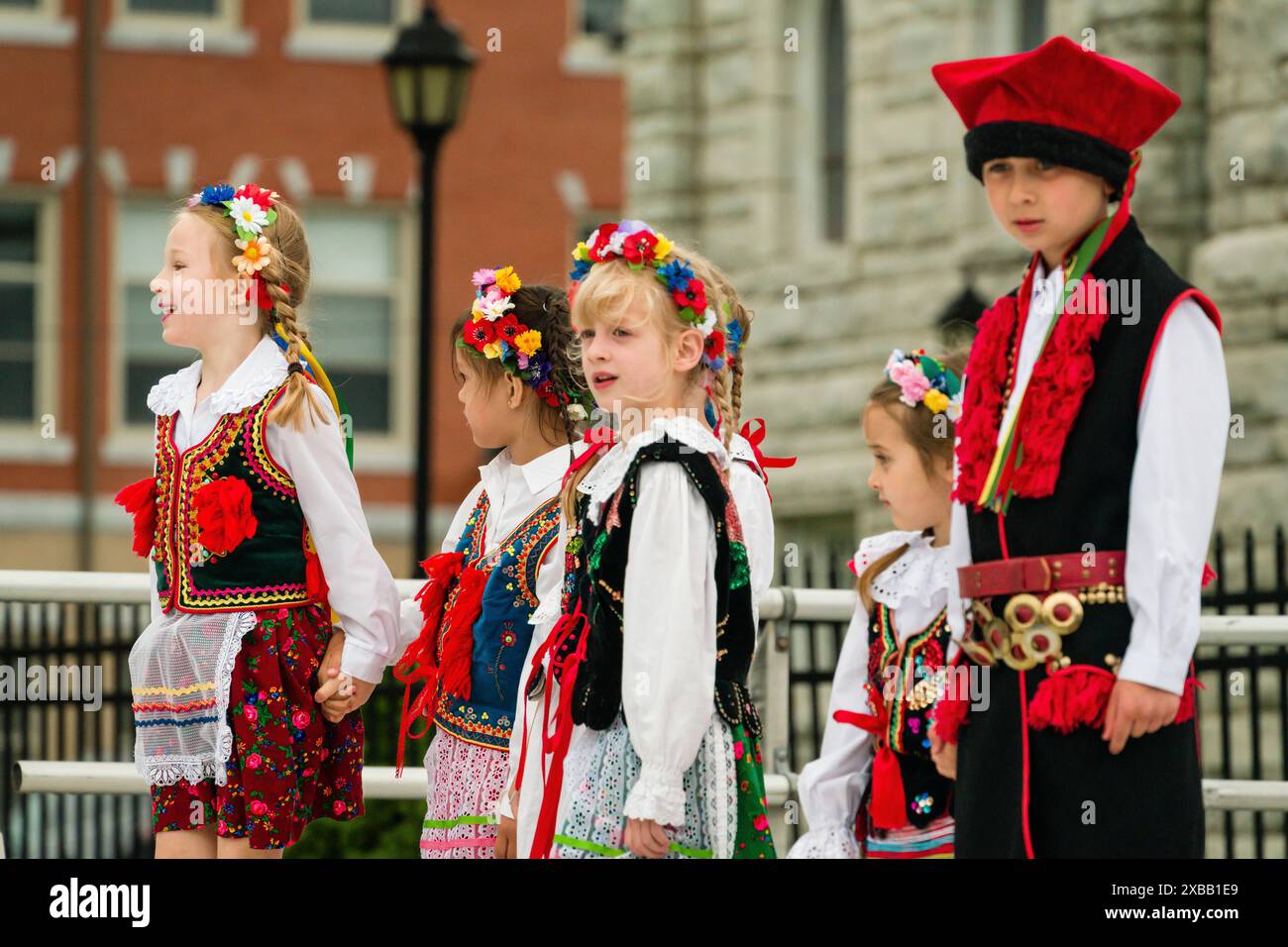 Children in traditional Polish Folk costumes The Little Poland Festival ...