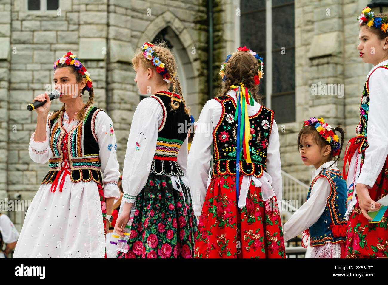 Children in traditional Polish Folk costumes The Little Poland Festival ...