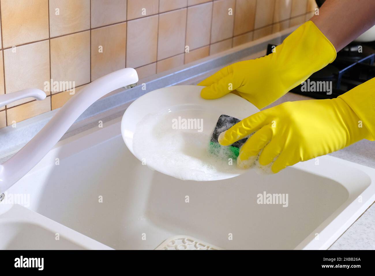 Person washing white plates sponge hi-res stock photography and images ...