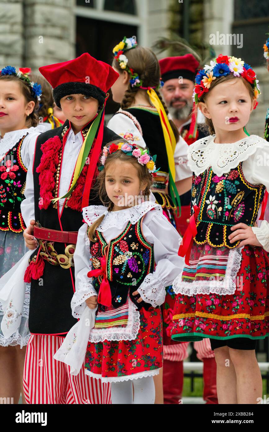Children in traditional Polish Folk costumes The Little Poland Festival ...