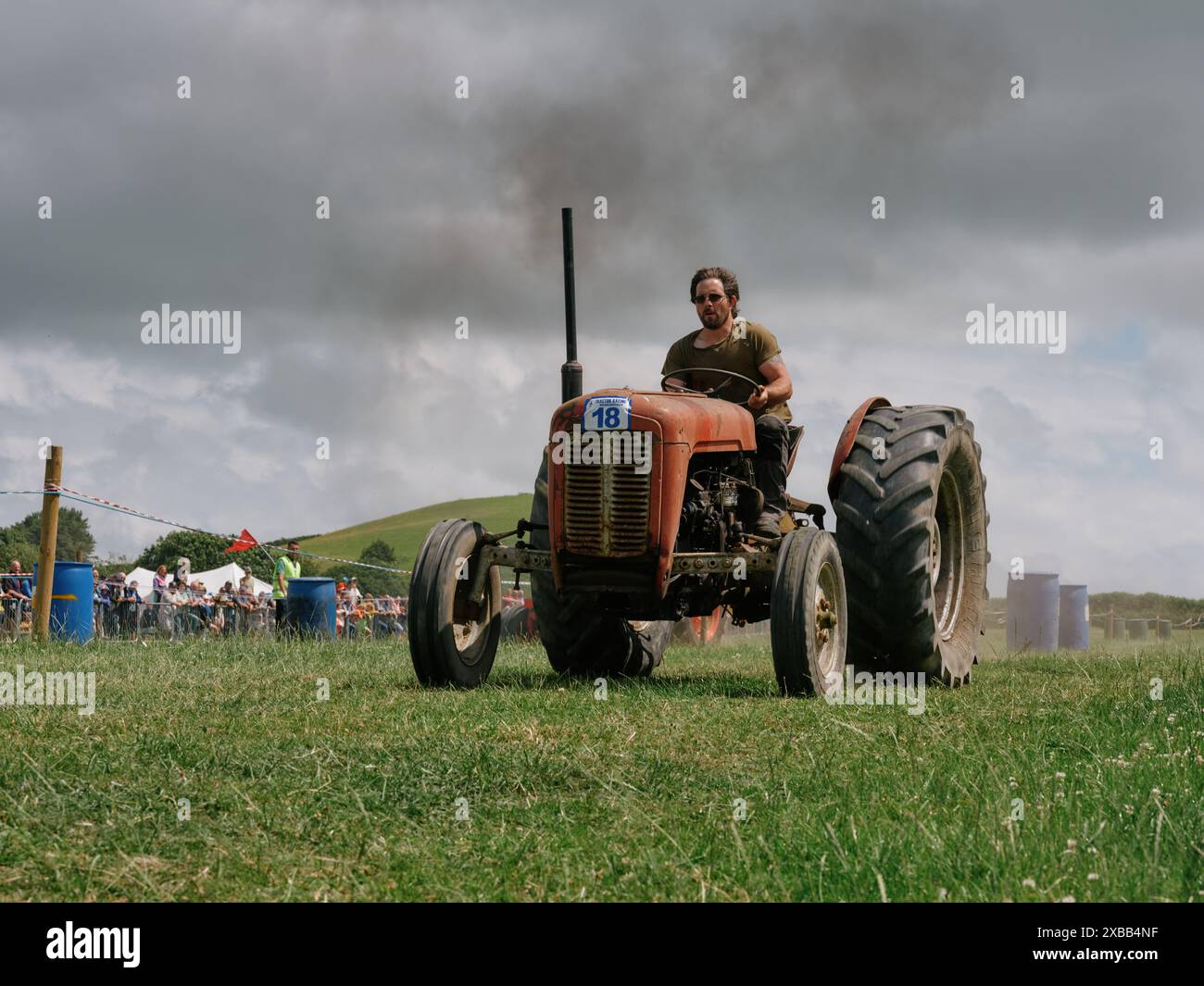 Vintage tractor racing in The All Wales Tractor Racing event held by ...