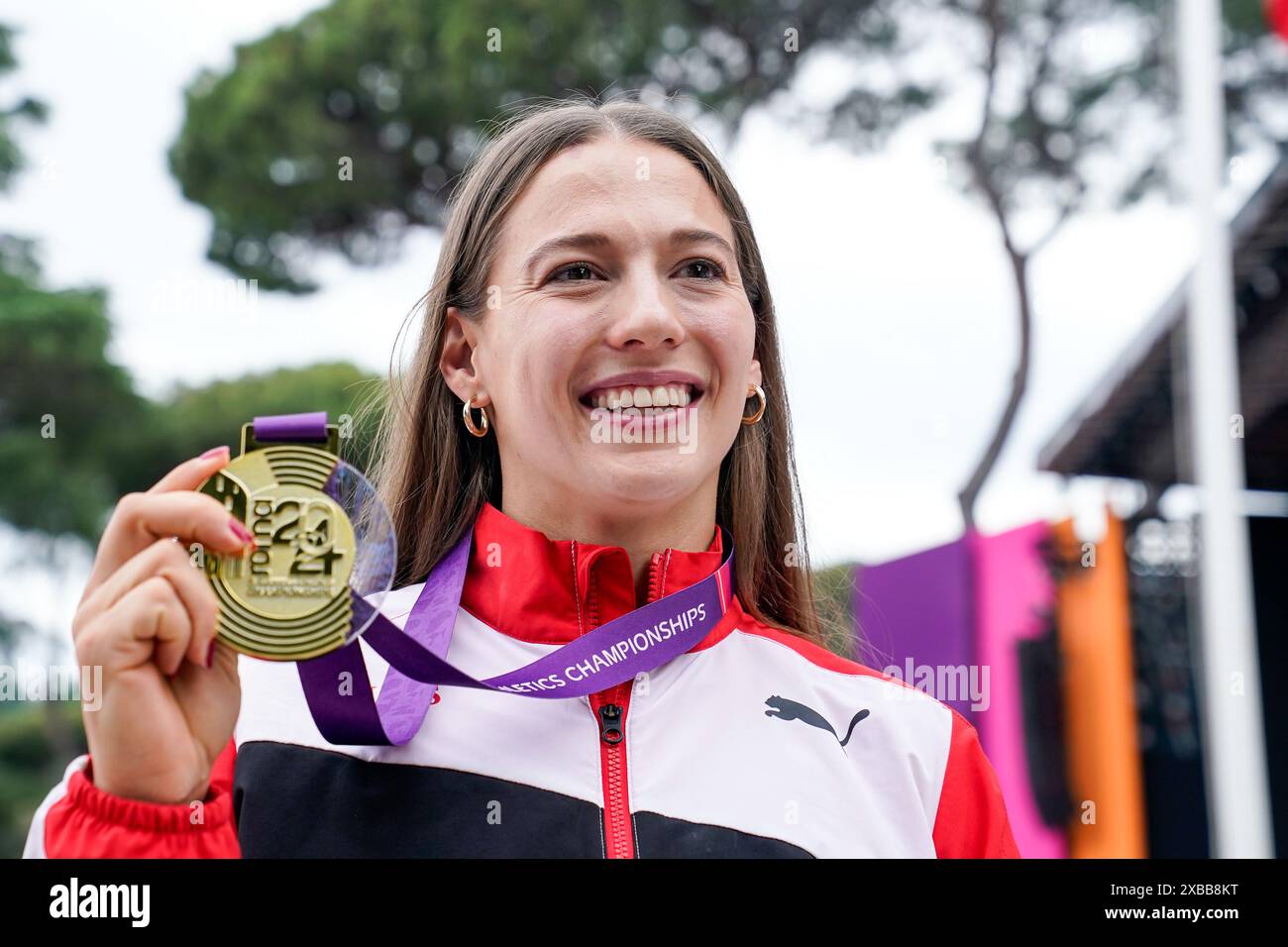 Switzerlanding hi-res stock photography and images - Alamy