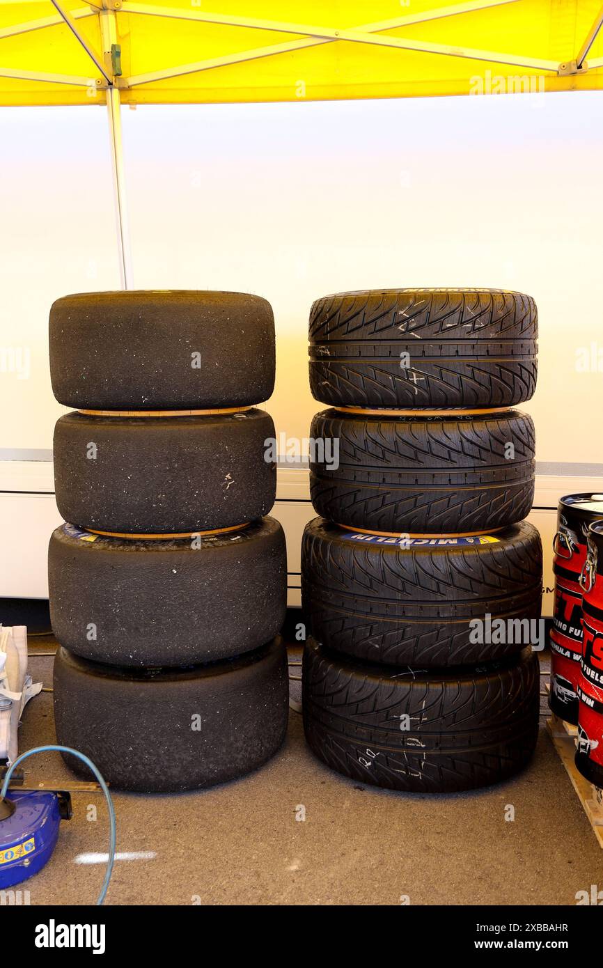 Slicks and intermediate racing tyres for European Le Mans race cars ...