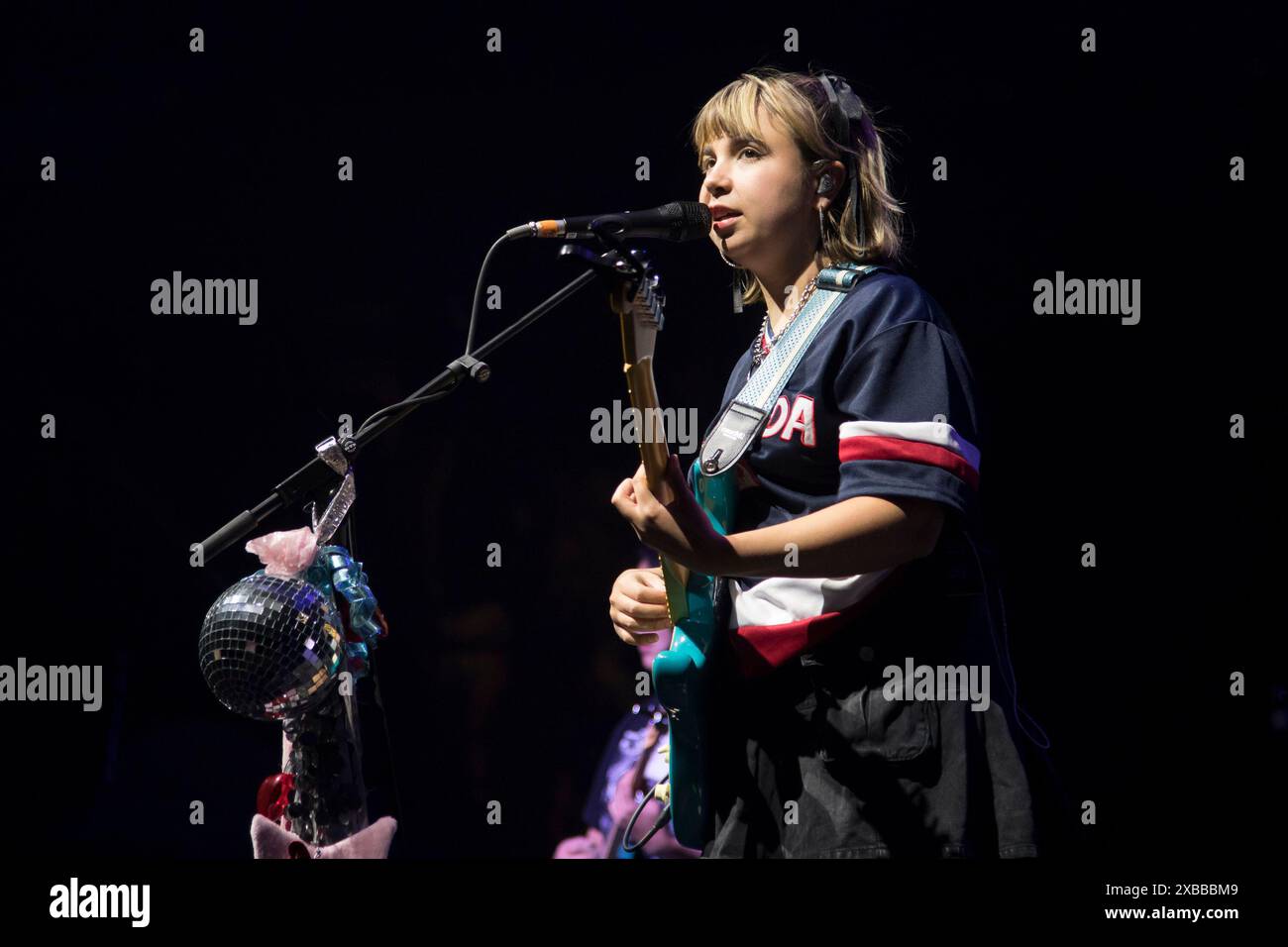 Singer lili hi-res stock photography and images - Alamy