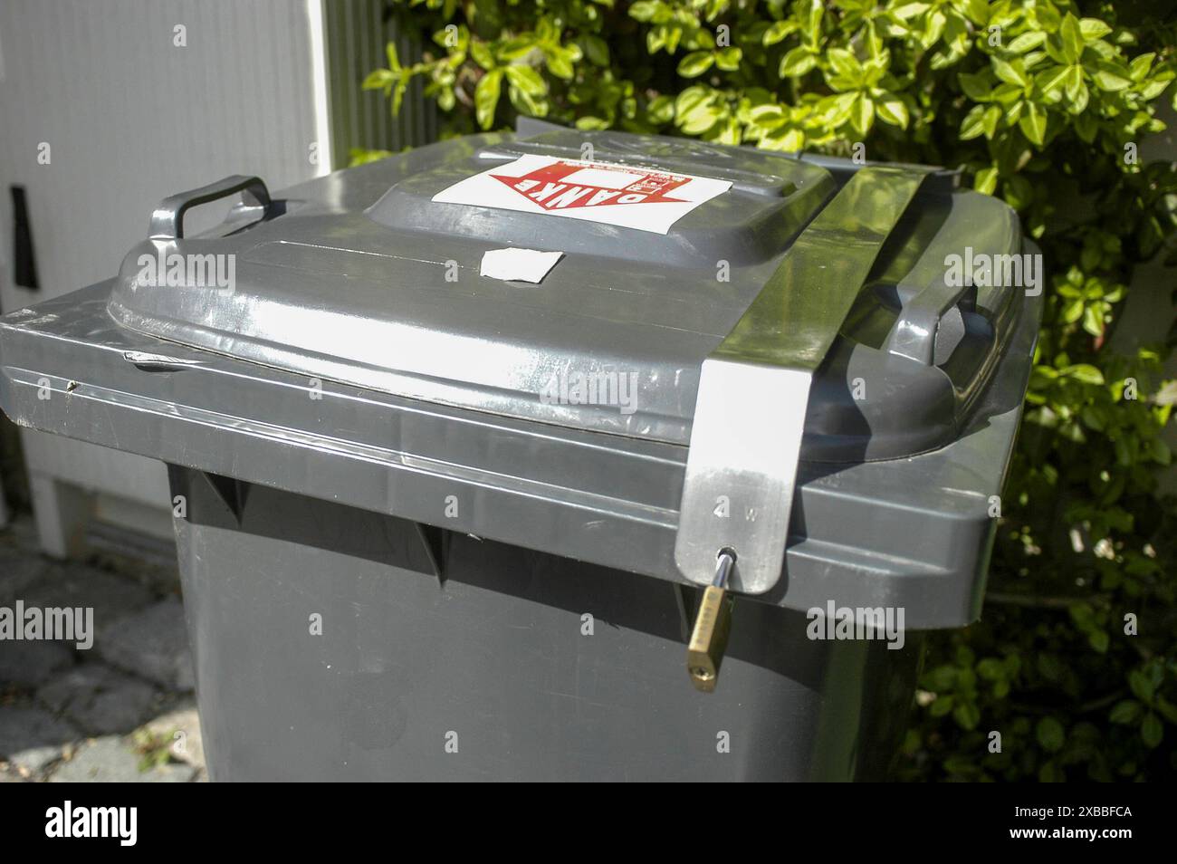 240 liter hi-res stock photography and images - Alamy