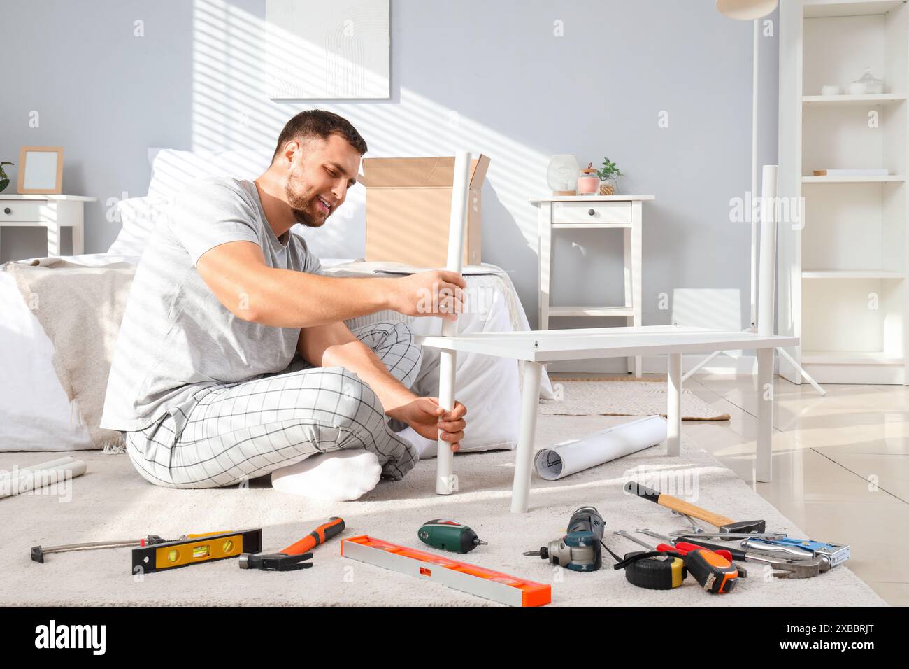 Man assembling new wooden shelf hi-res stock photography and images - Alamy