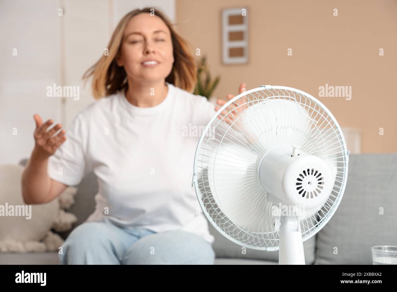 Electric fan woman mature hi-res stock photography and images - Alamy