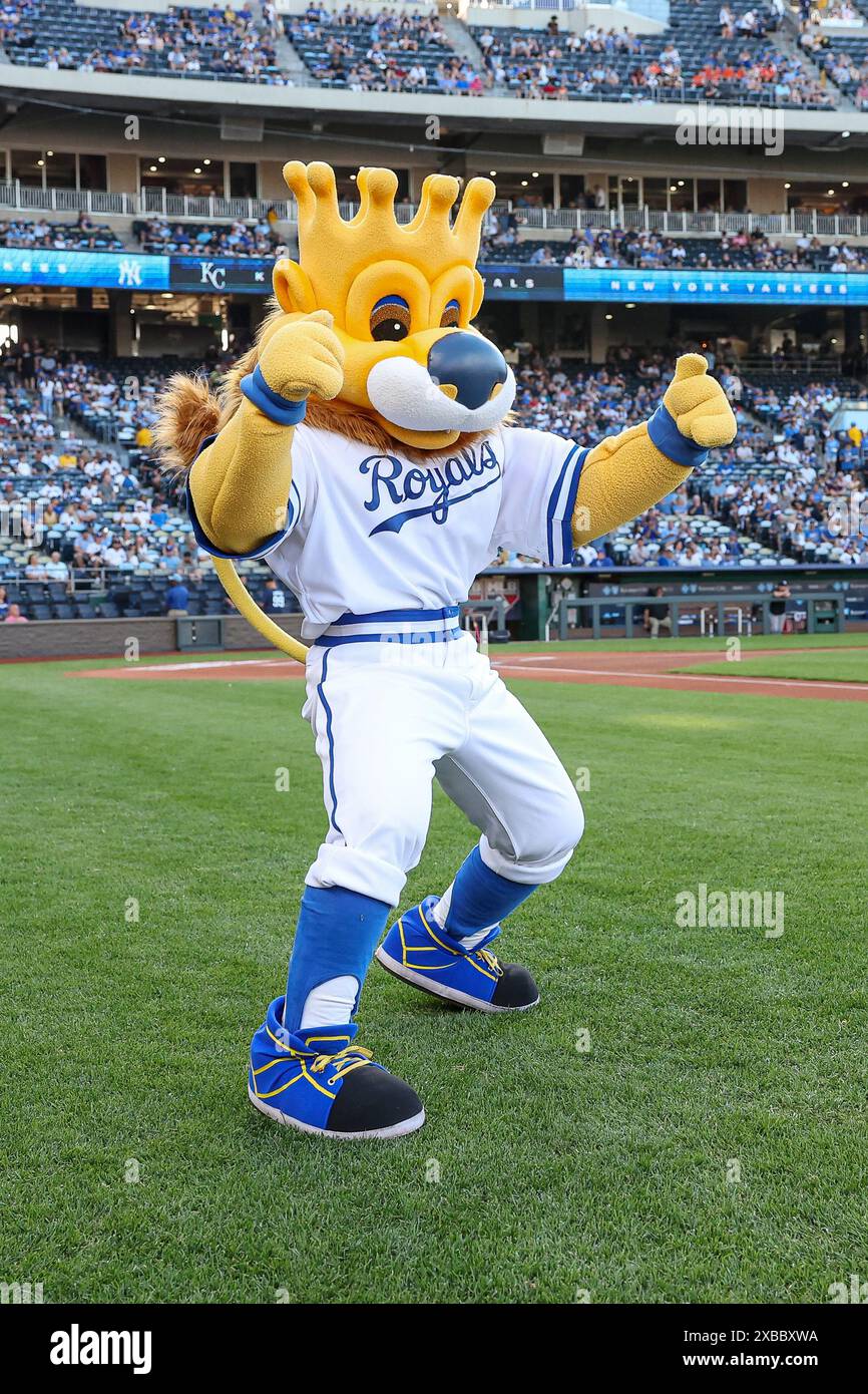 Kansas City, MO, USA. 10th June, 2024. Kansas City Royals mascot ...