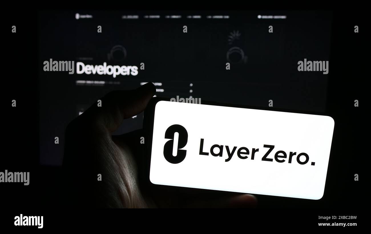 Layerzero logo hi-res stock photography and images - Alamy
