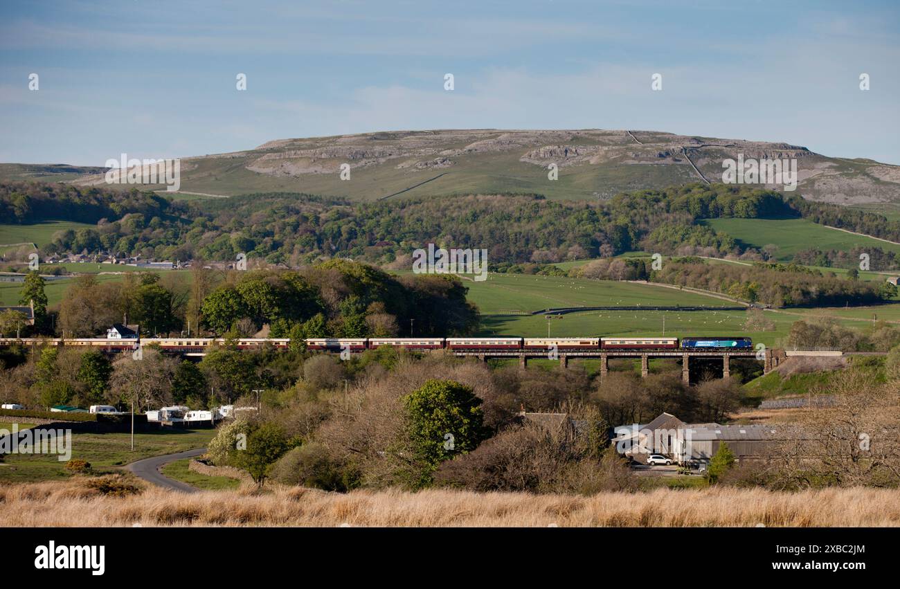The Northern Belle luxury dining train at Clapham viaduct, north ...