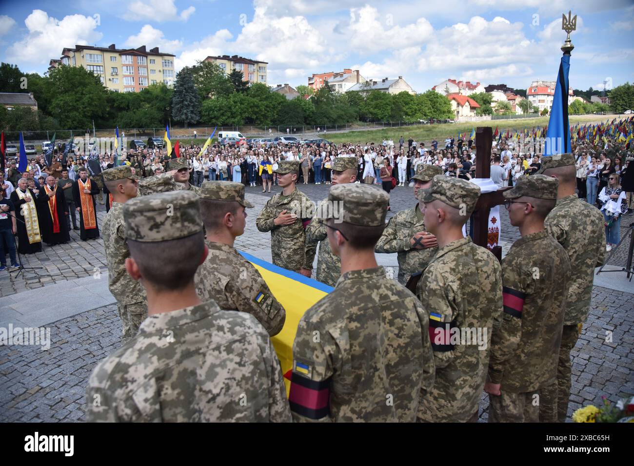 June 3, 2024, Lviv, Ukraine: Soldiers surround the coffin with the body ...