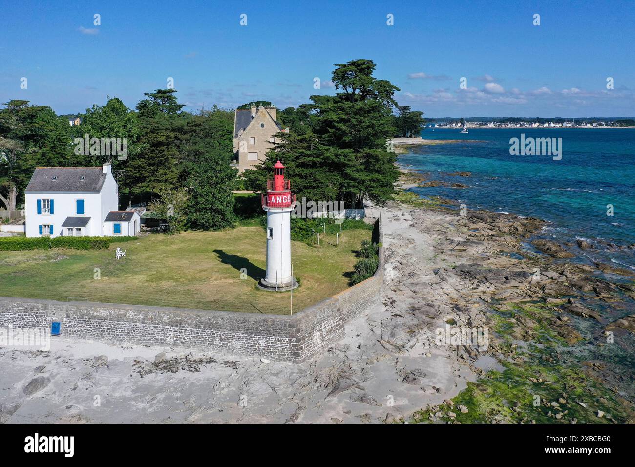 Luftbild Leucthturm Phare de Langoz, Küste von Loctudy, Departement Finistere Penn ar Bed ...