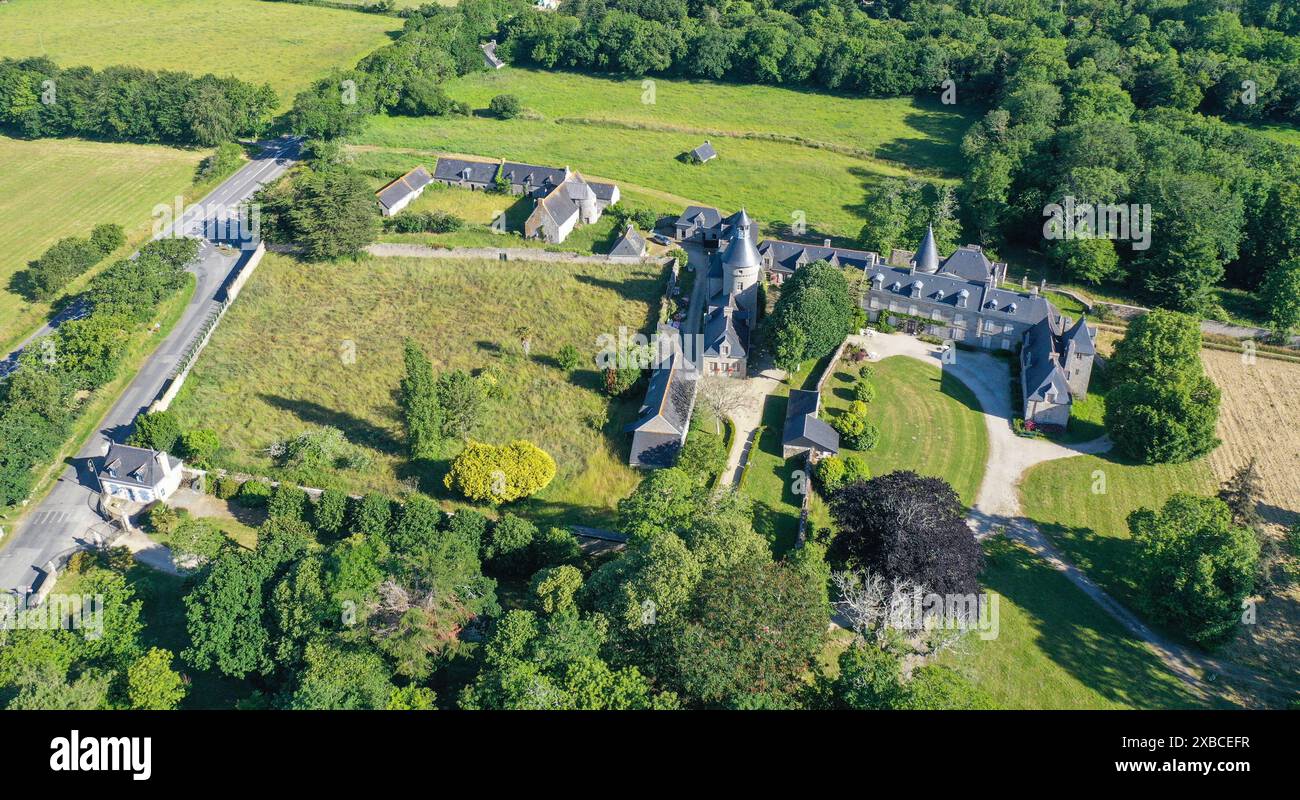 Luftbild historischer Landsitz Manoir de Kerazan, Loctudy, Departement Finistere Penn ar Bed ...