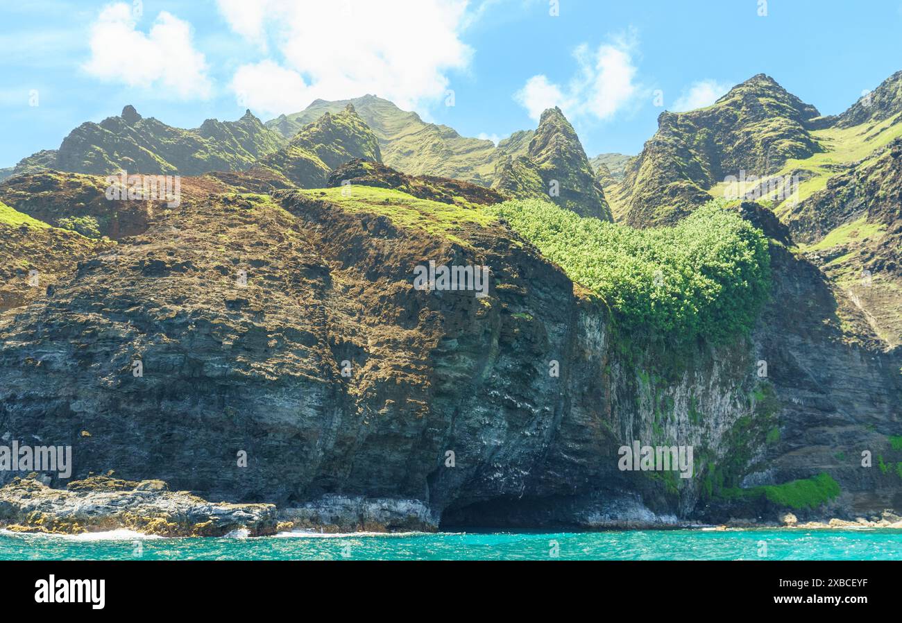 A stunning view of the Na Pali Coast in Kauai, Hawaii, showcasing ...