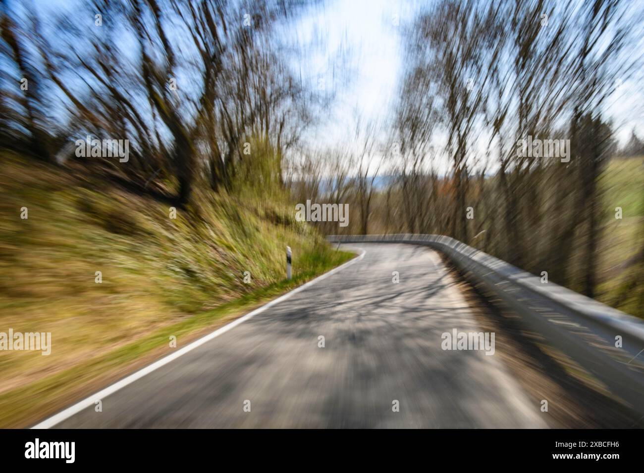 Image of a car driving hi-res stock photography and images - Alamy
