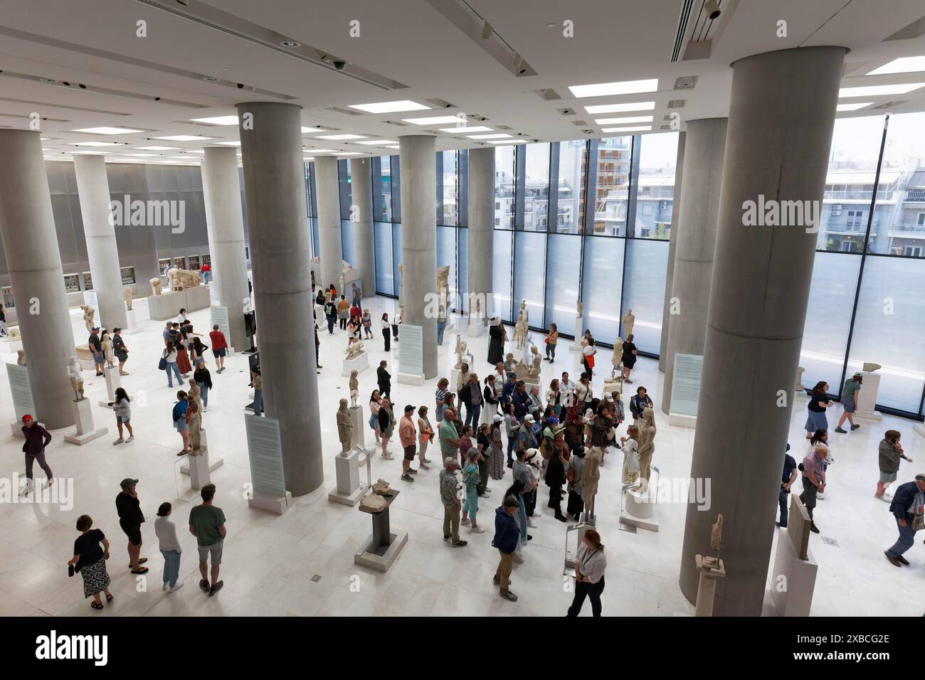 Hall with Greek sculptures, many visitors, Acropolis Museum, architect ...