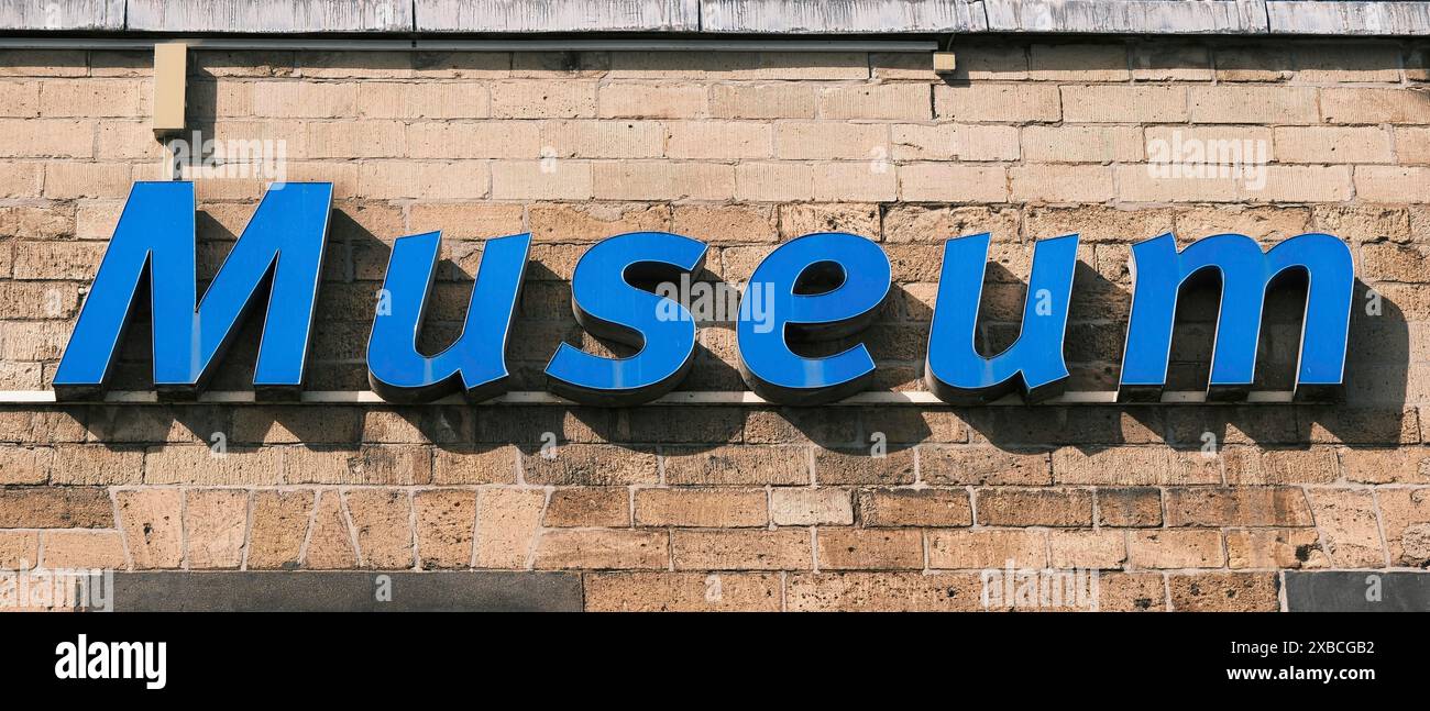 Building lettering hi-res stock photography and images - Alamy
