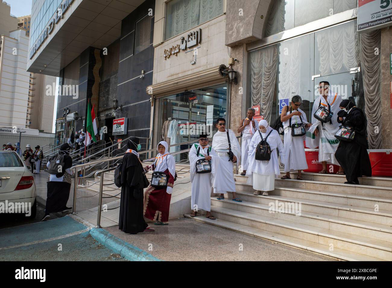 Mecca, Saudi Arabia - June 1, 2024: Hajj and Umrah pilgrims from Indonesia waiting for the bus ...