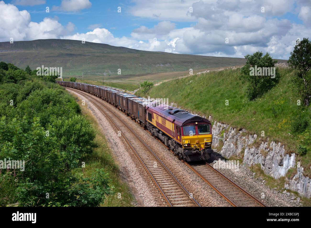 EWS class 66 diesel locomotive 66069 passing Salt Lake cottages on the ...