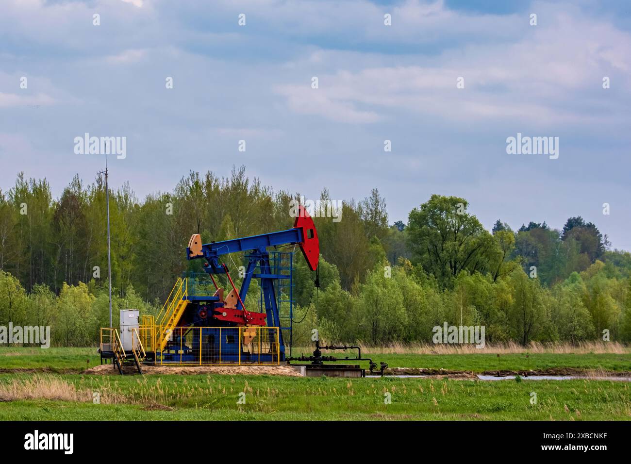 Crude oil extraction hi-res stock photography and images - Alamy