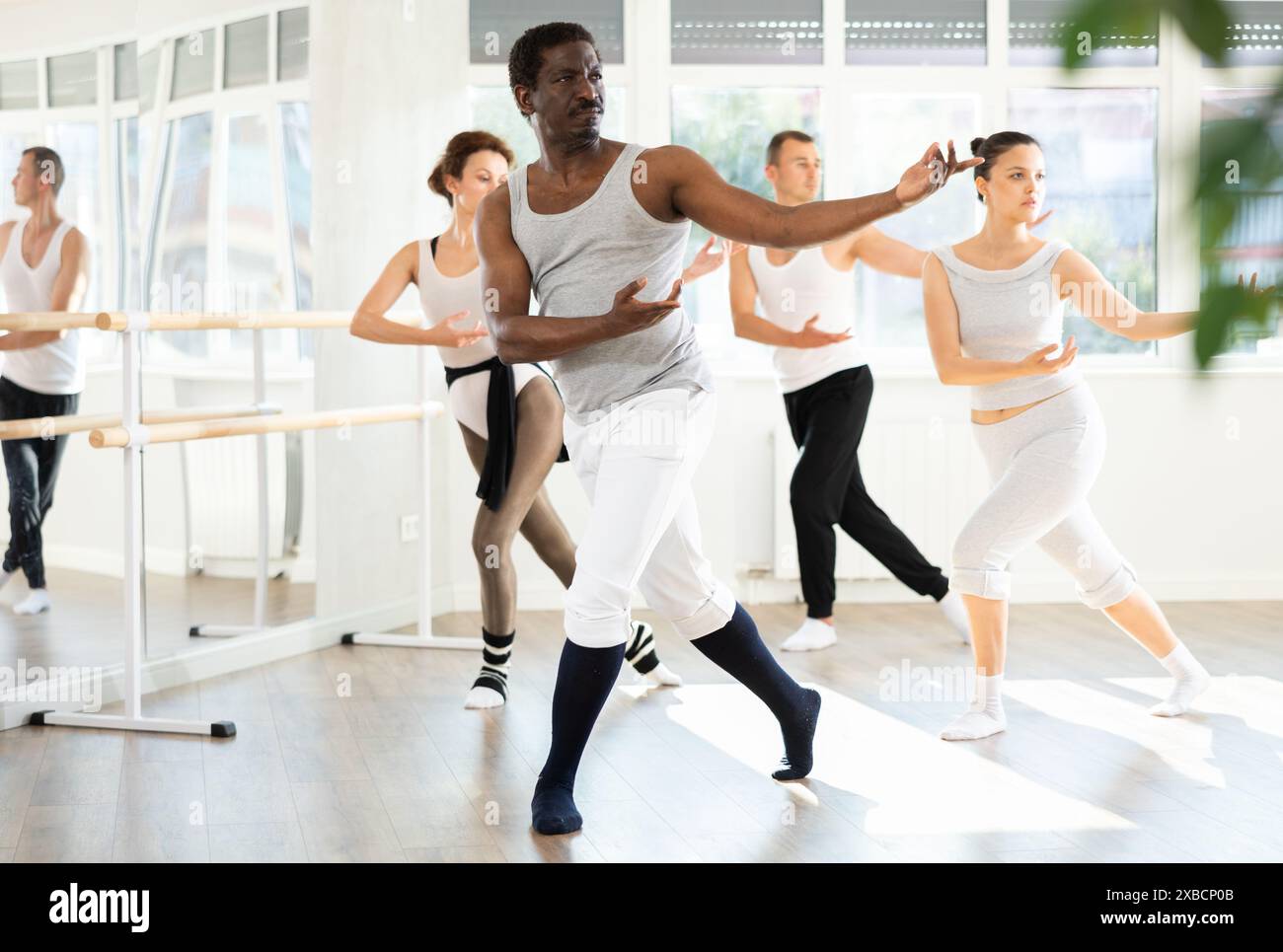 Group of dancers rehearsing ballet dance Stock Photo - Alamy