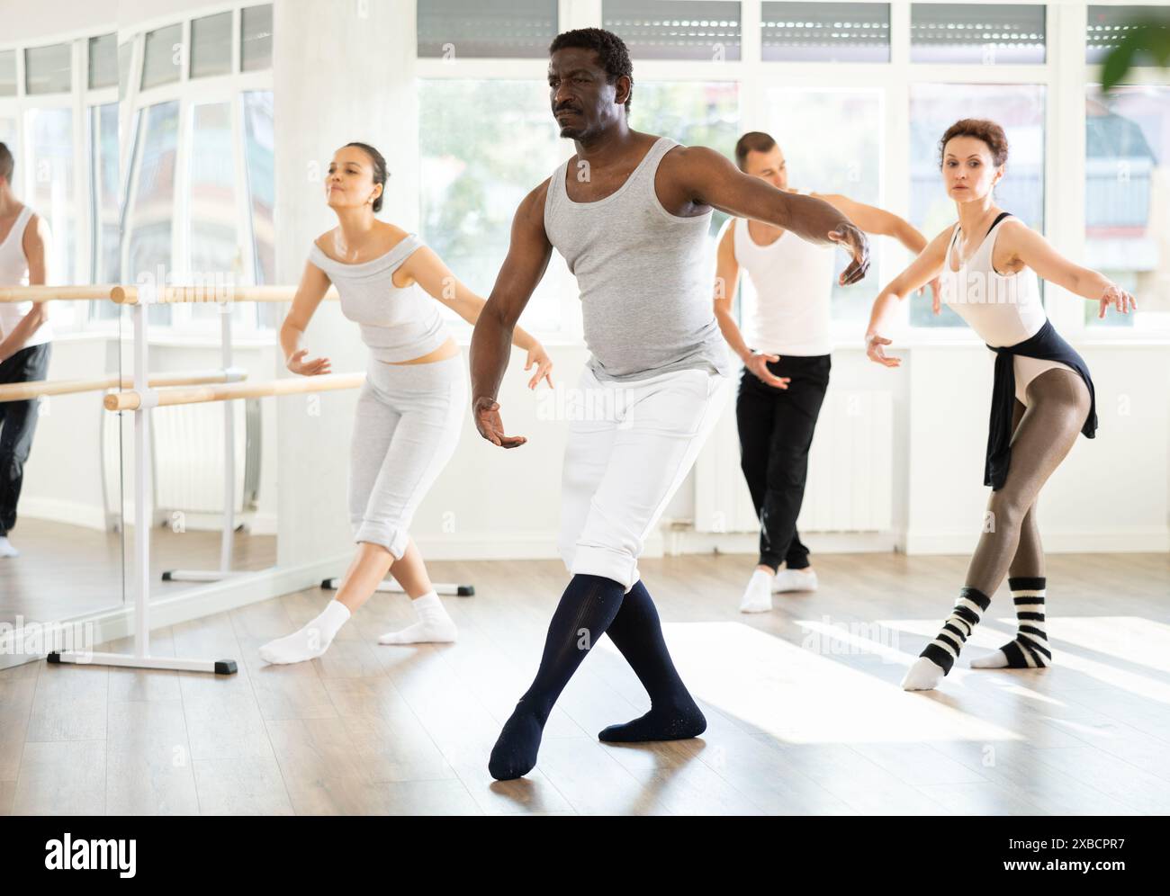 Group of dancers rehearsing ballet dance Stock Photo - Alamy