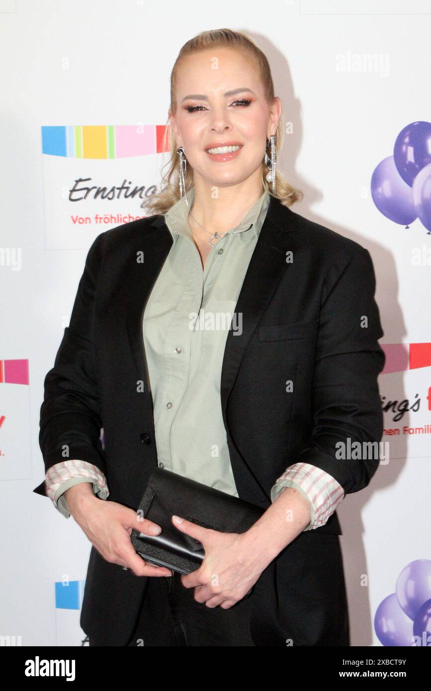 Isabel Edvardsson bei der "Ernsting's Family Fashionshow" am 11.06.2024 ...