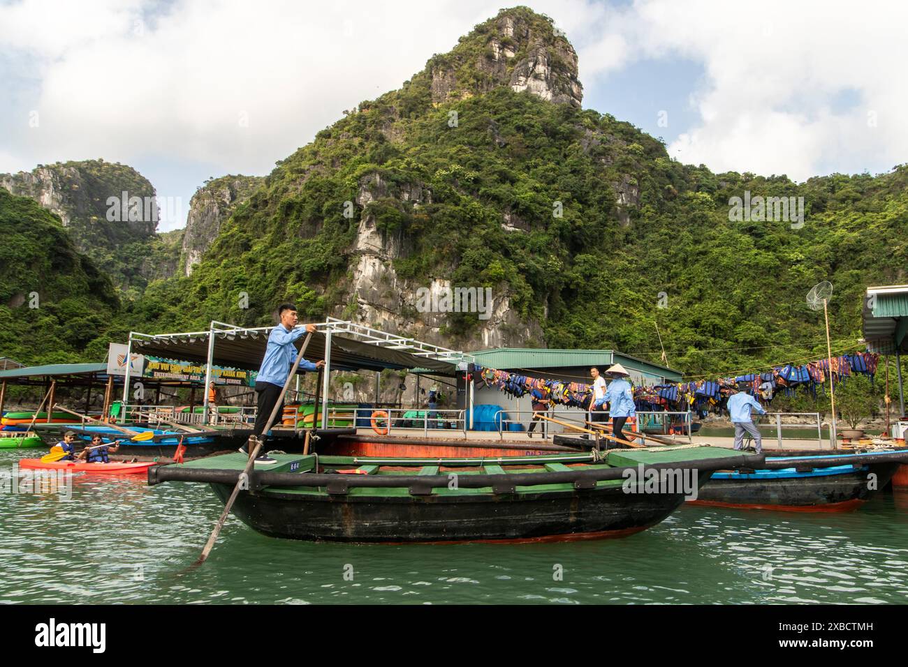 Superb boating and kayaking playground of Hang Luon Cave, Hạ Long Bay ...