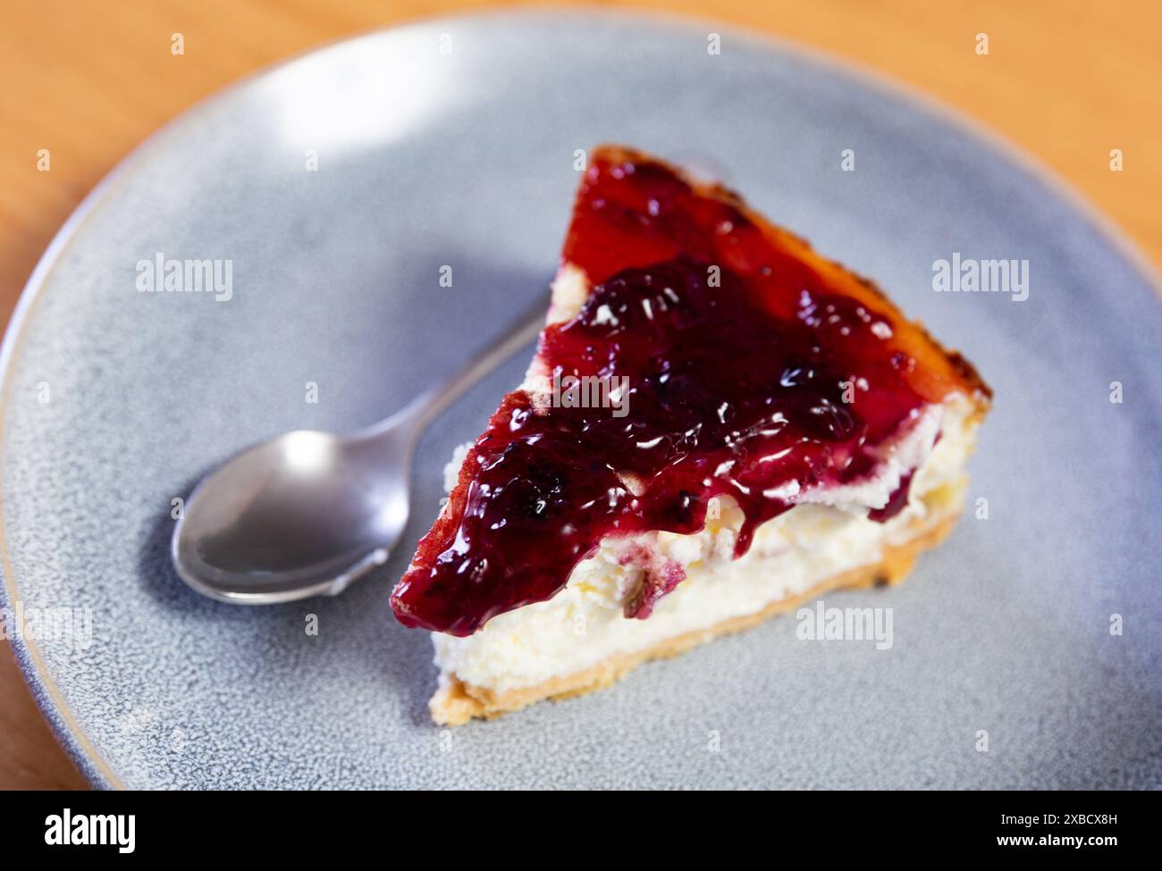 Cheesecake crust bottom hi-res stock photography and images - Alamy