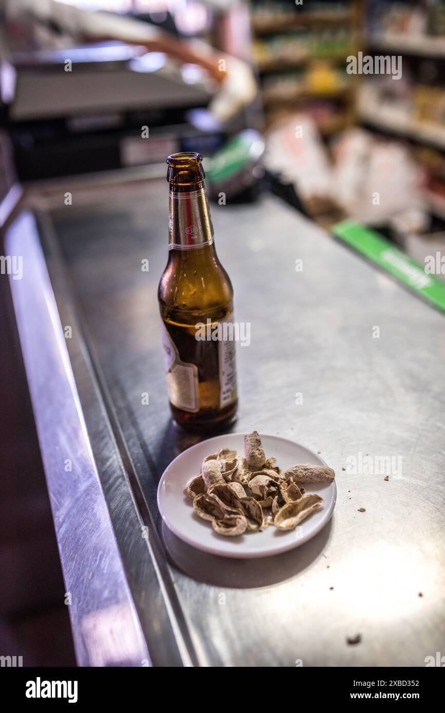 Empty beer bottle hi-res stock photography and images - Alamy