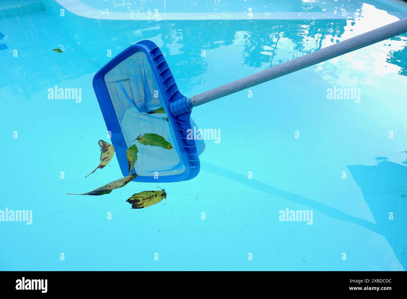 Scoop net hi-res stock photography and images - Alamy