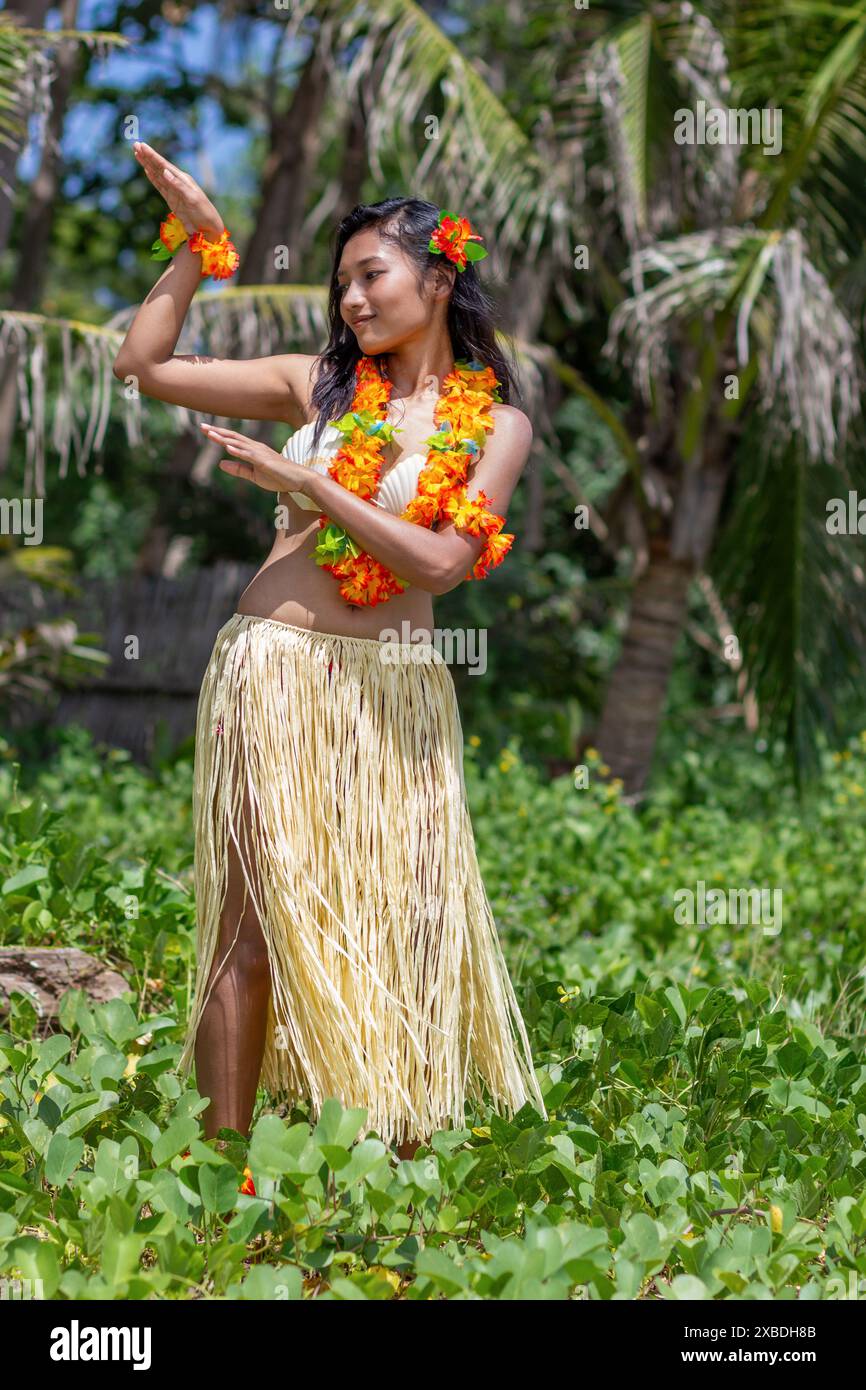 Hula Hawaii dancer dancing in tropical nature Stock Photo - Alamy