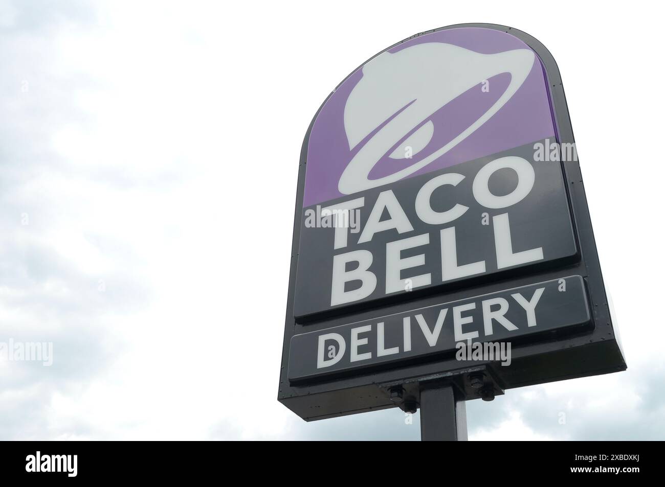 Taco bell sign hi-res stock photography and images - Alamy
