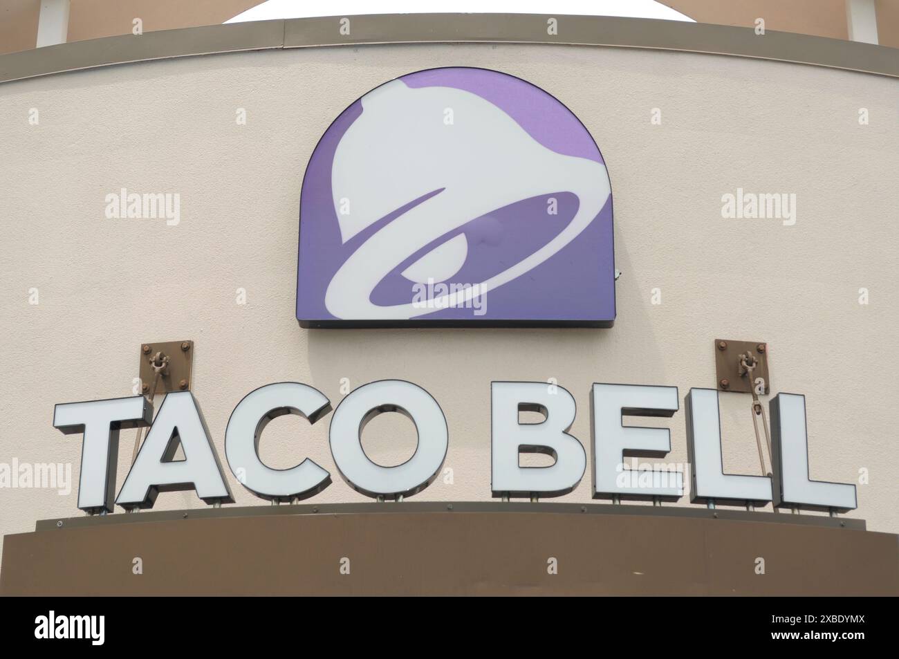 Taco bell sign hi-res stock photography and images - Alamy