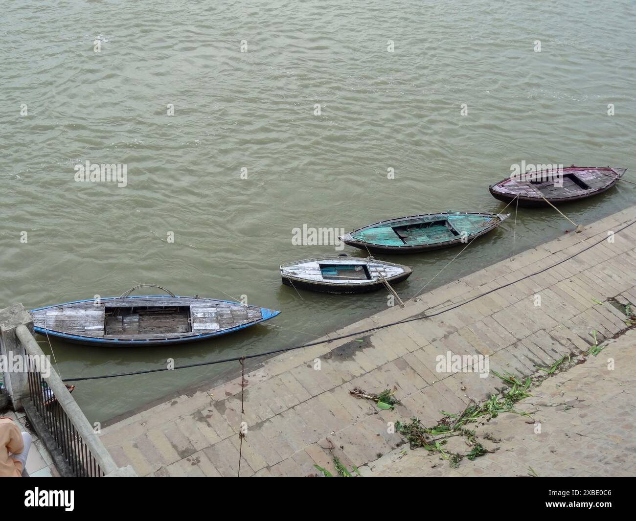Boats, gats and people at the Ganges riverside at Varanasi, India Stock ...