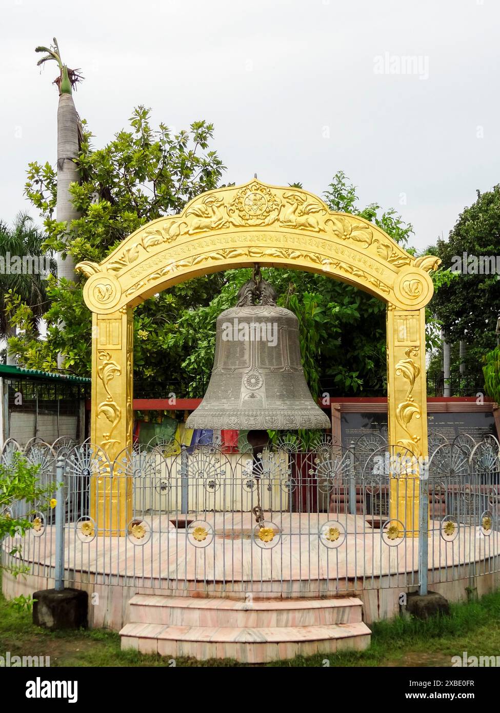 The giant gold bell at Mulagandha Kuti Vihara Buddhist temple at Sarath ...