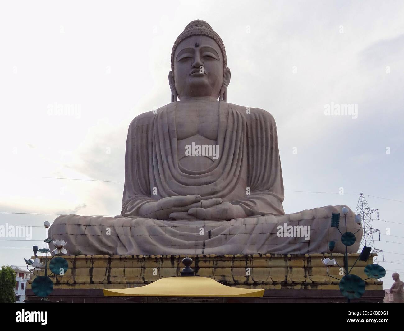 Giant Buddha statue at Bodhgaya, Uttar Pradesh, India Stock Photo - Alamy