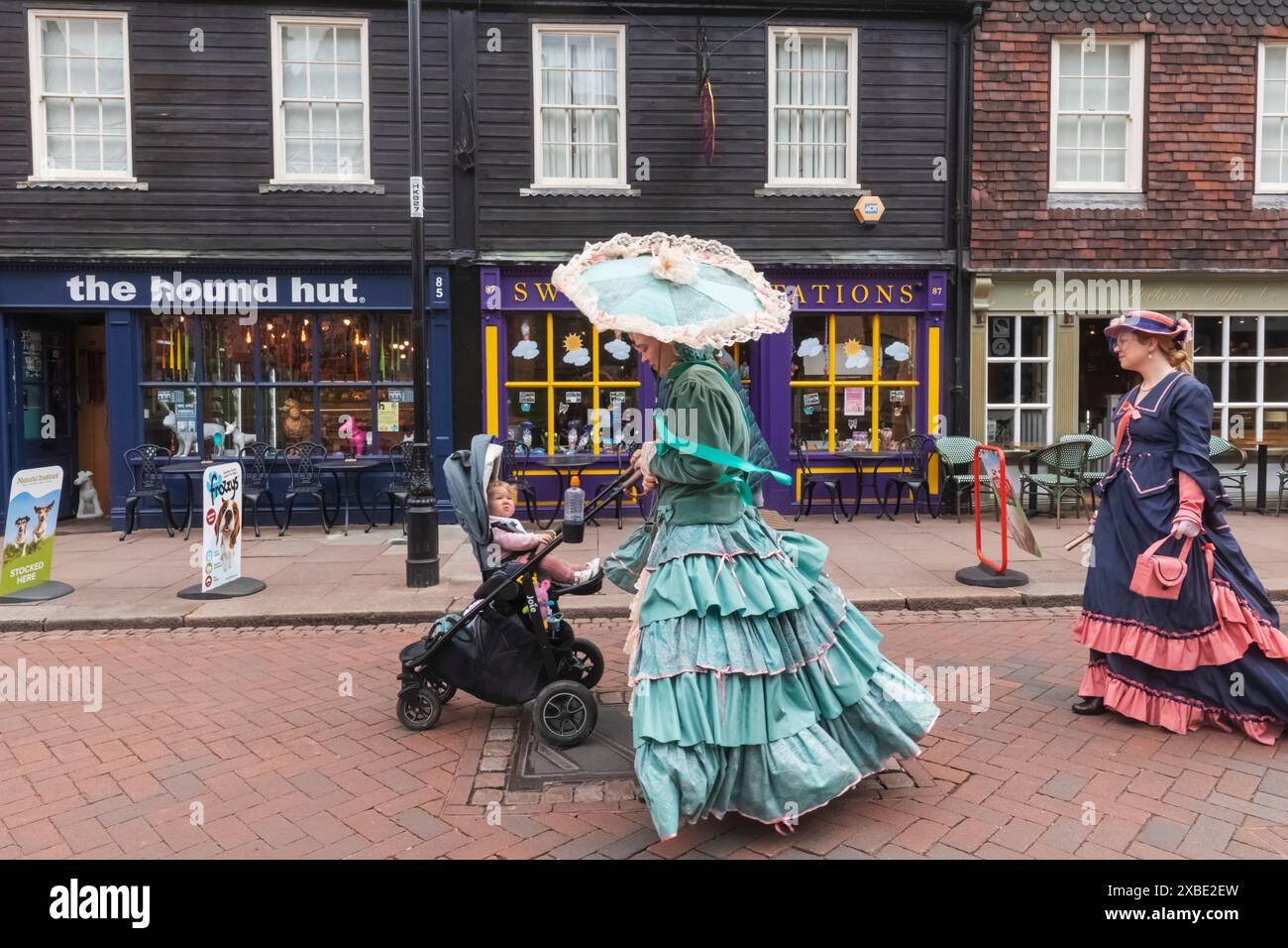 England, Kent, Rochester, Dickens Festival, People dressed in Victorian ...