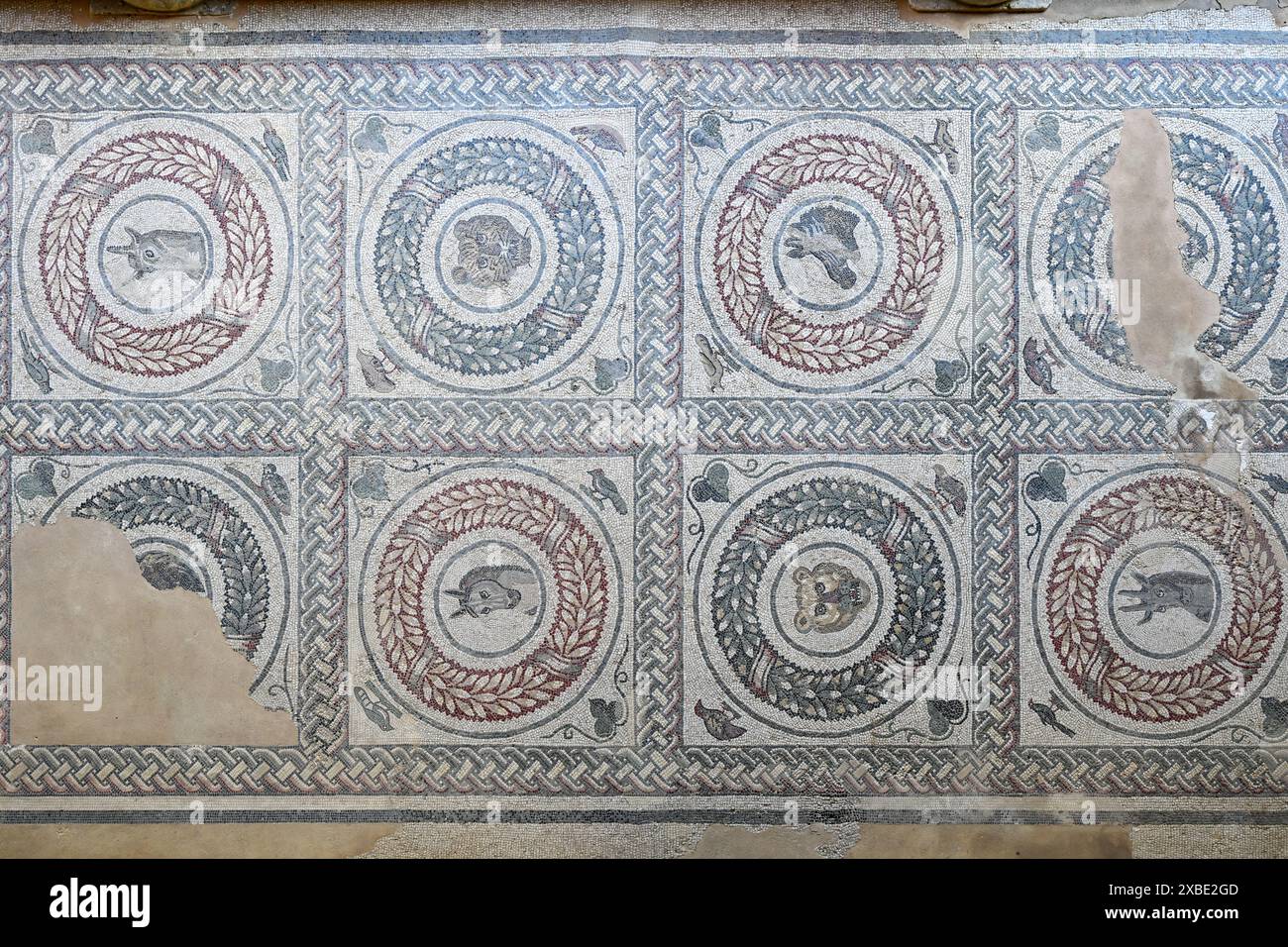 Roman Mosaics in Villa Romana del Casale, Piazza Armerina, Sicilia ...
