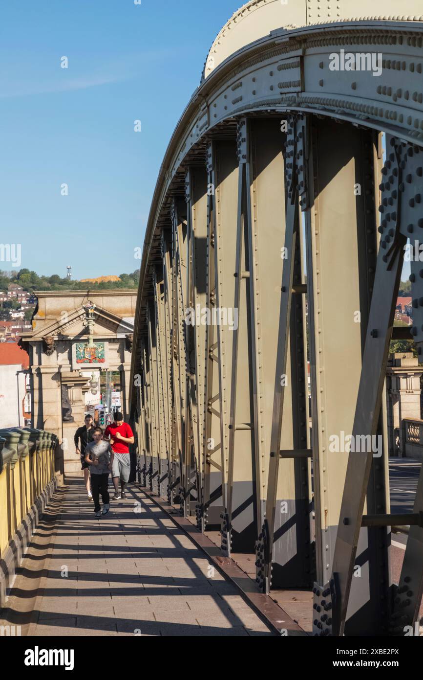 England, Kent, Rochester, The Old Bridge across The River Medway Stock ...