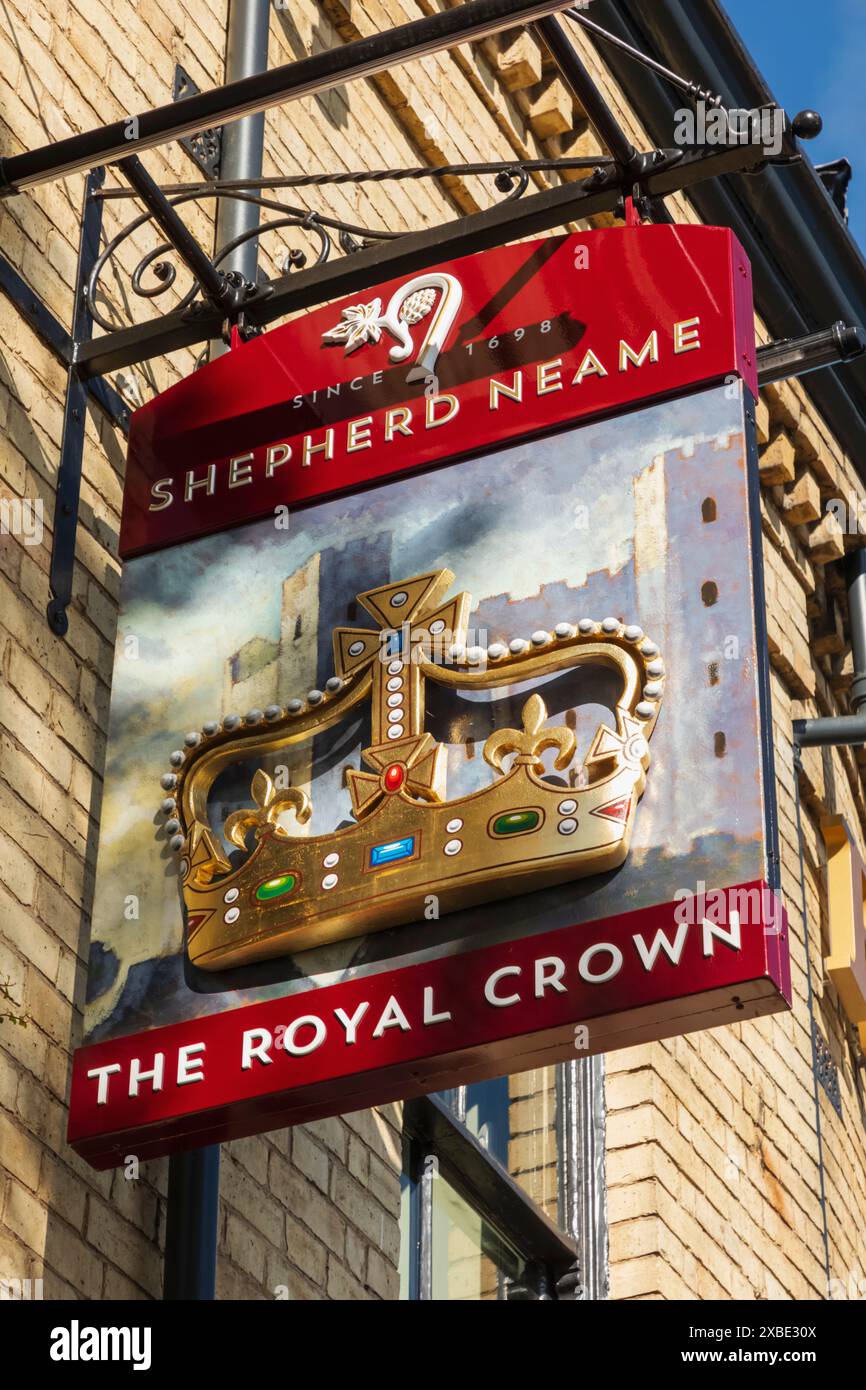 England, Kent, Rochester, Royal Crown Pub Sign Stock Photo - Alamy