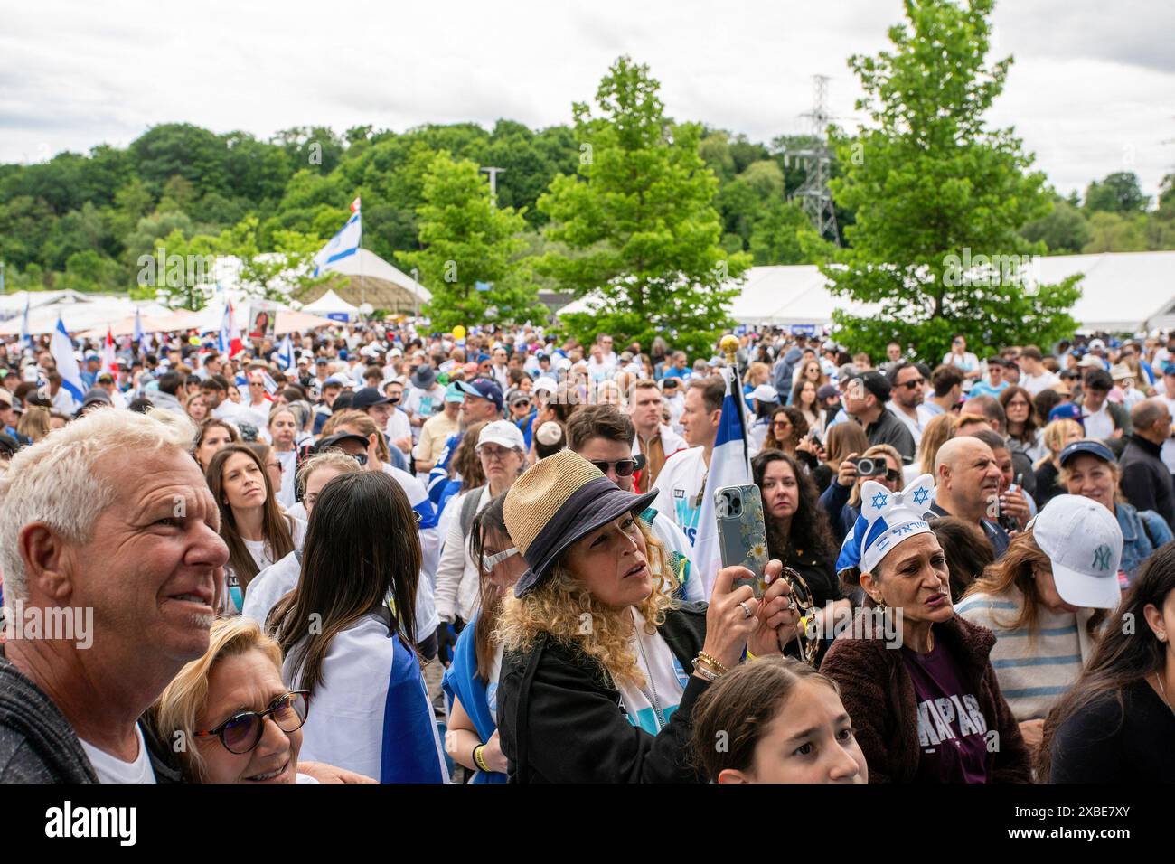 Over 40,000 people attend the UJA (United Jewish Appeal Federation of ...