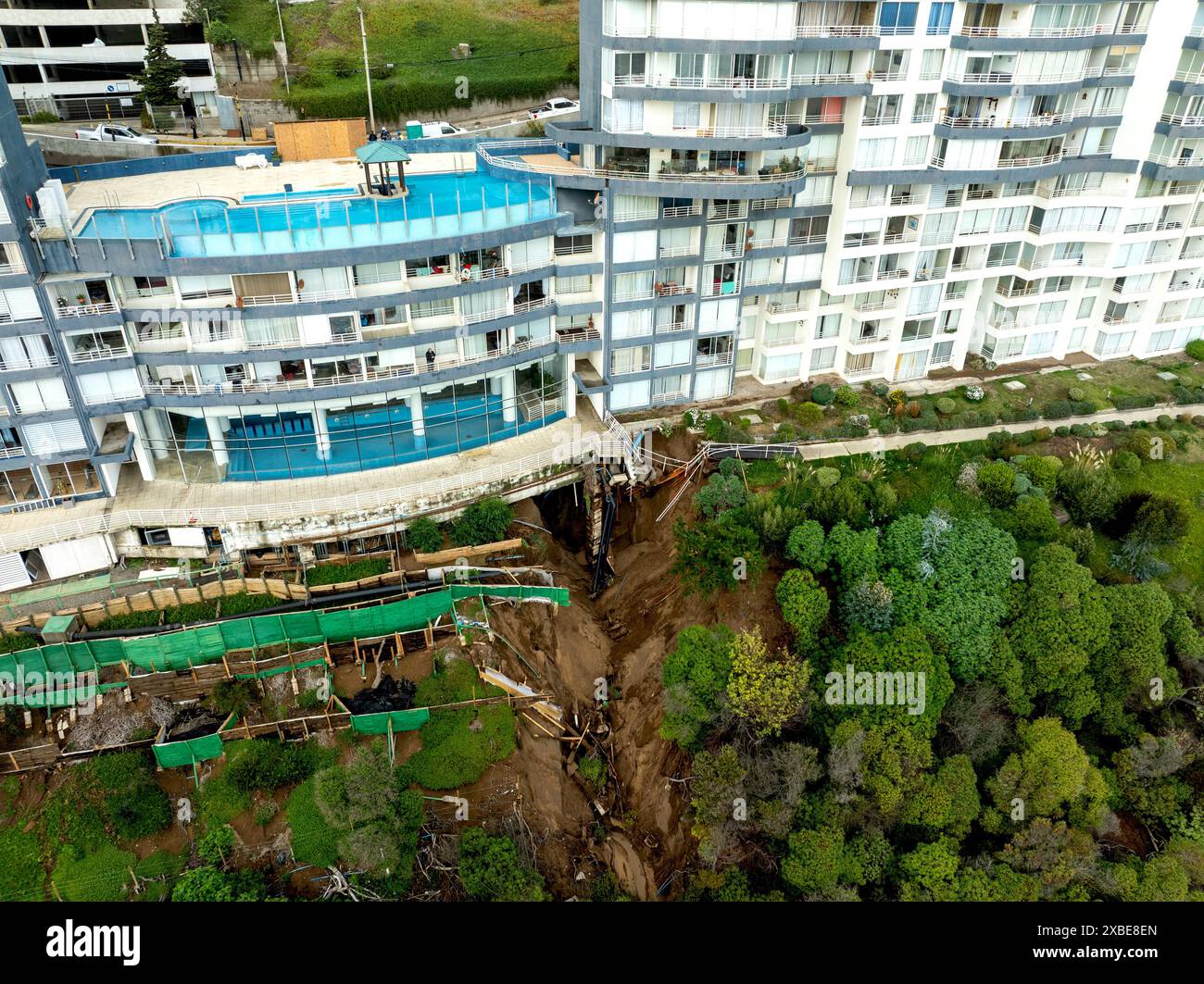 Image of another sinkhole in Reñaca, showing the impact on local ...