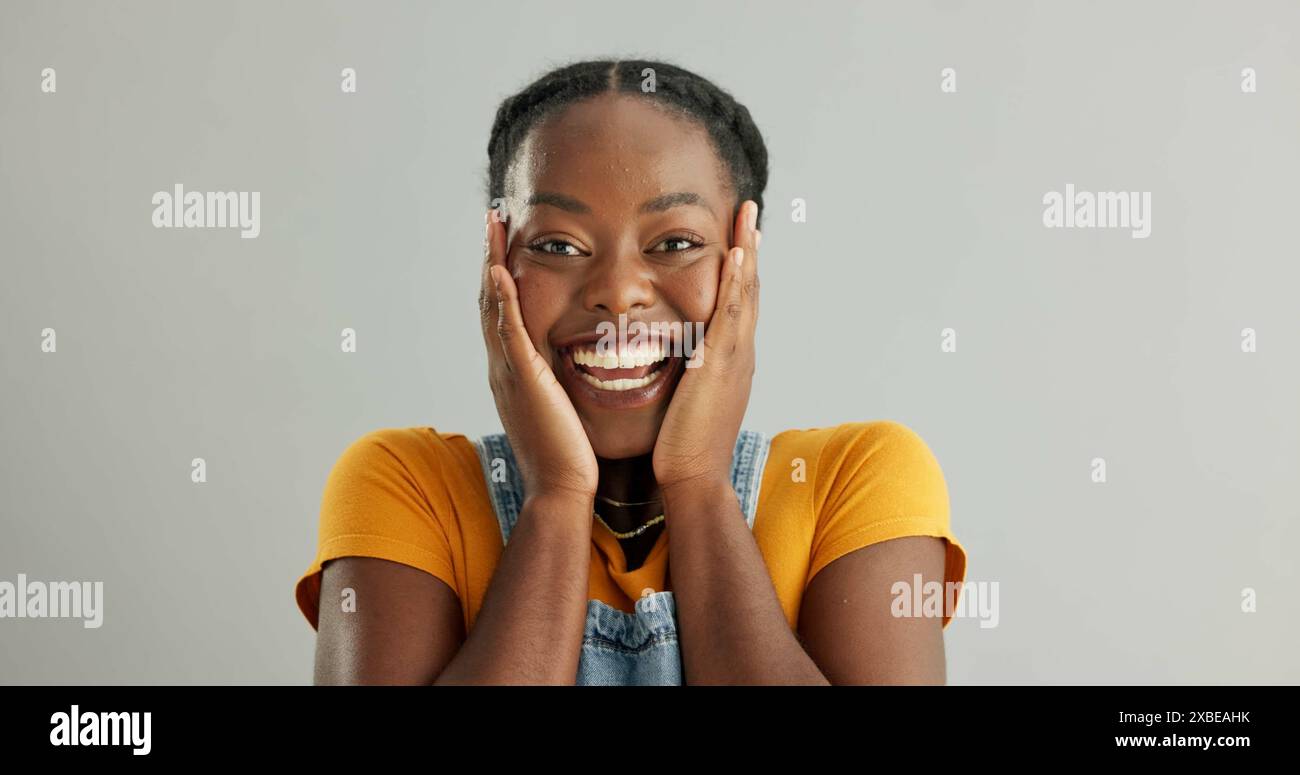 Woman in awe expression hi-res stock photography and images - Alamy