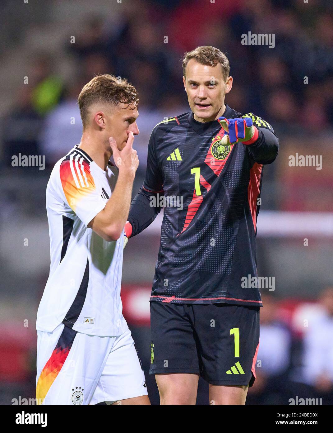 Joshua Kimmich, DFB 6 Manuel NEUER, DFB 1 goalkeeper, in the friendly ...