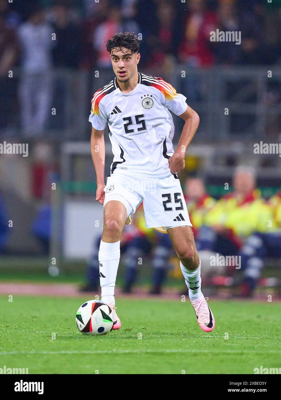 Alexander Pavlovic, DFB 25 in the friendly match GERMANY - UKRAINE 0-0 ...
