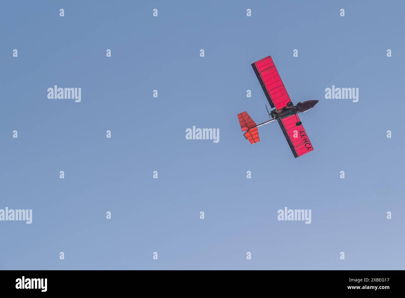 Retro biplane hi-res stock photography and images - Alamy