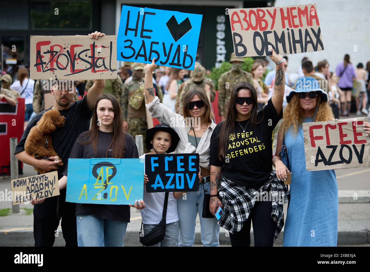 Ukrainians demonstrating for release of Azov brigade fighters from ...