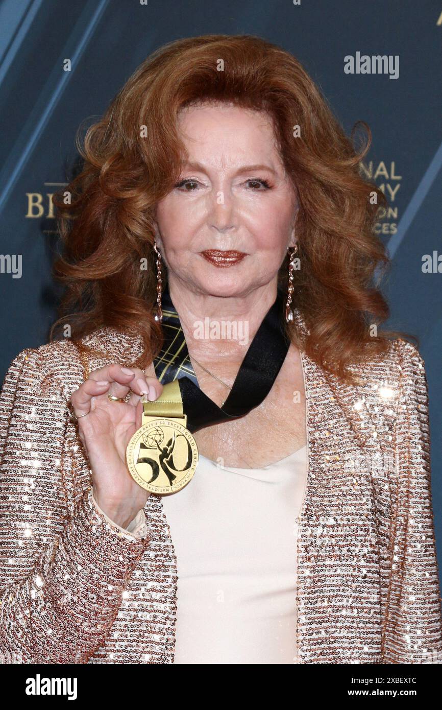 LOS ANGELES - JUN 7: Suzanne Rogers arrives at the 51st Daytime Emmy ...