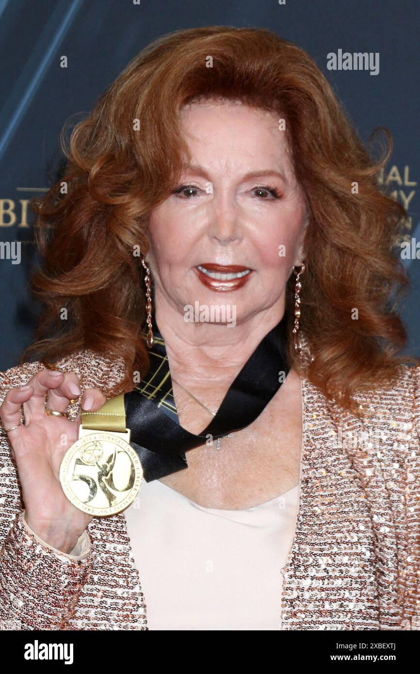 LOS ANGELES - JUN 7: Suzanne Rogers arrives at the 51st Daytime Emmy ...